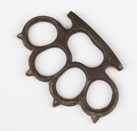 knuckle duster in past antique auctions | Denhams